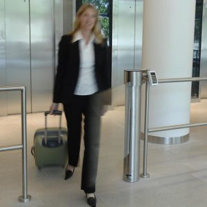 Portillon d’accès à deux vantaux en verre – Boon Edam Twinglock 900 ...